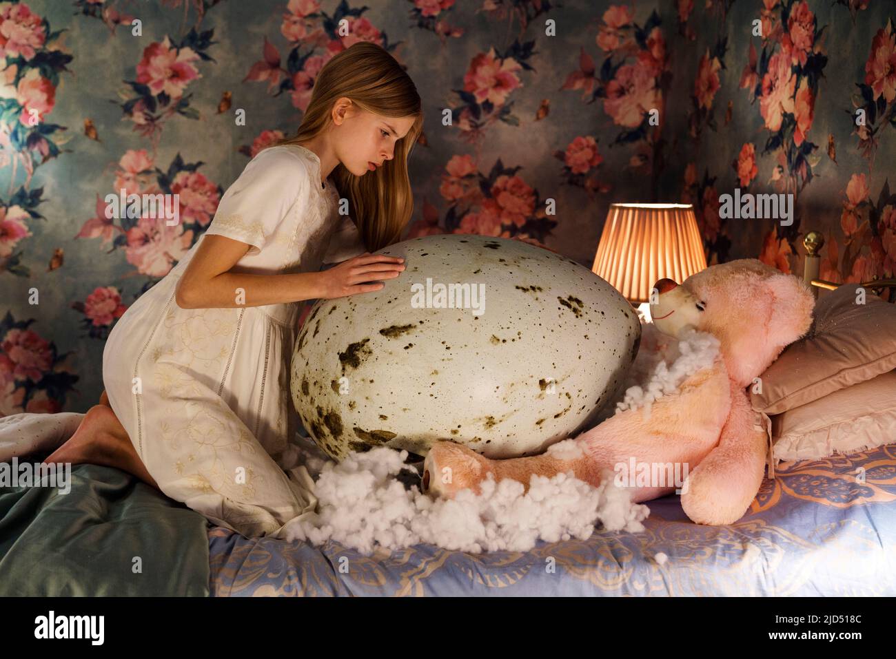 SIIRI SOLALINNA in HATCHING (2022) -Original title: PAHANHAUTOJA ...