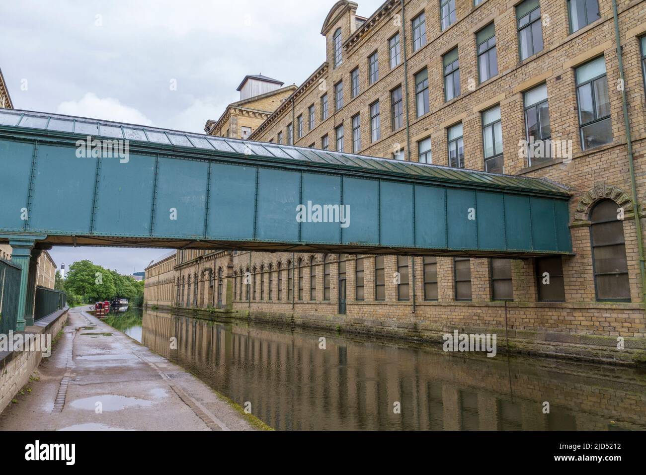 Link bridge on Salts Mill over the Leeds & Liverpool canal, a former ...