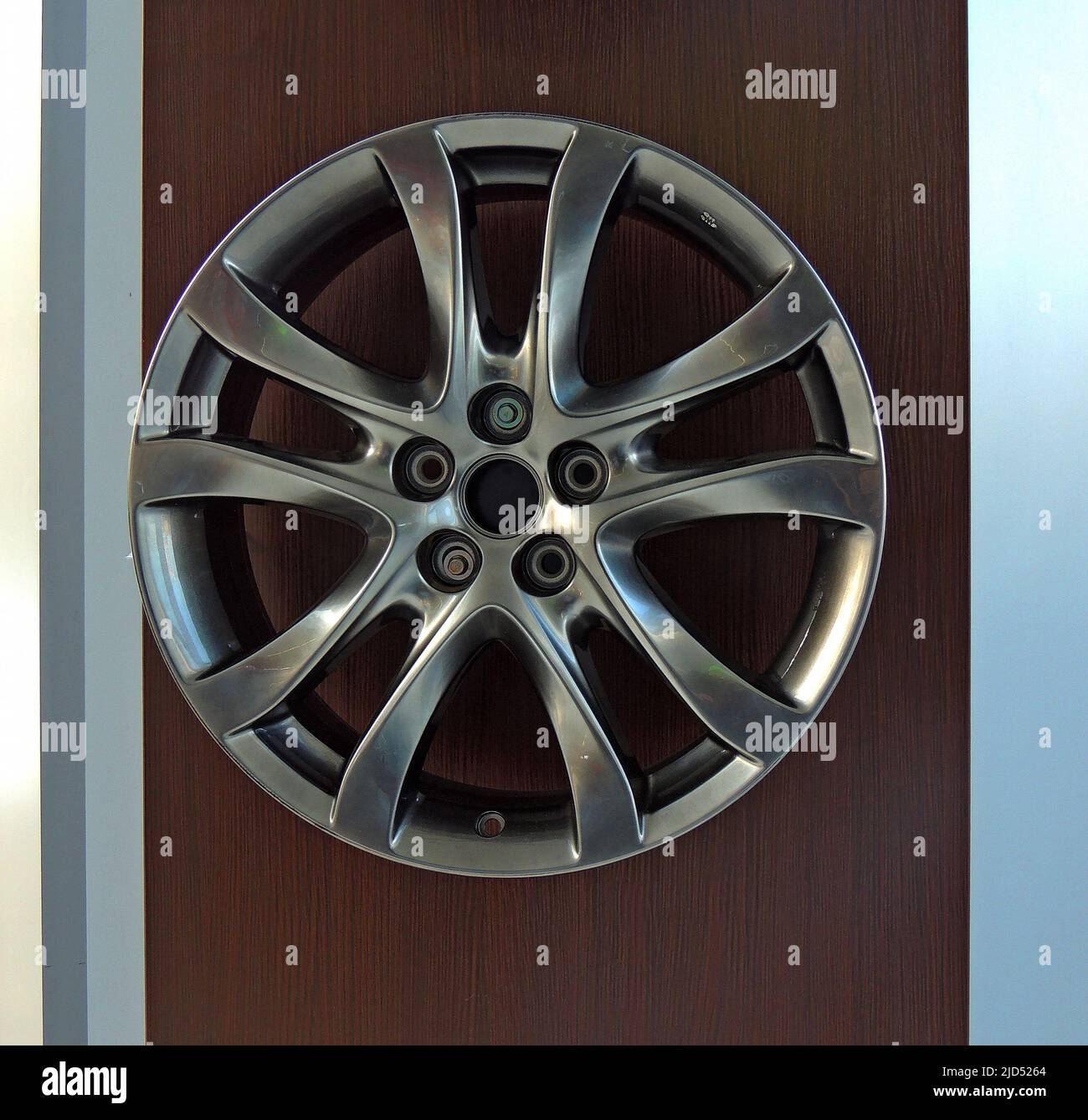 Alloy rims hi-res stock photography and images - Alamy