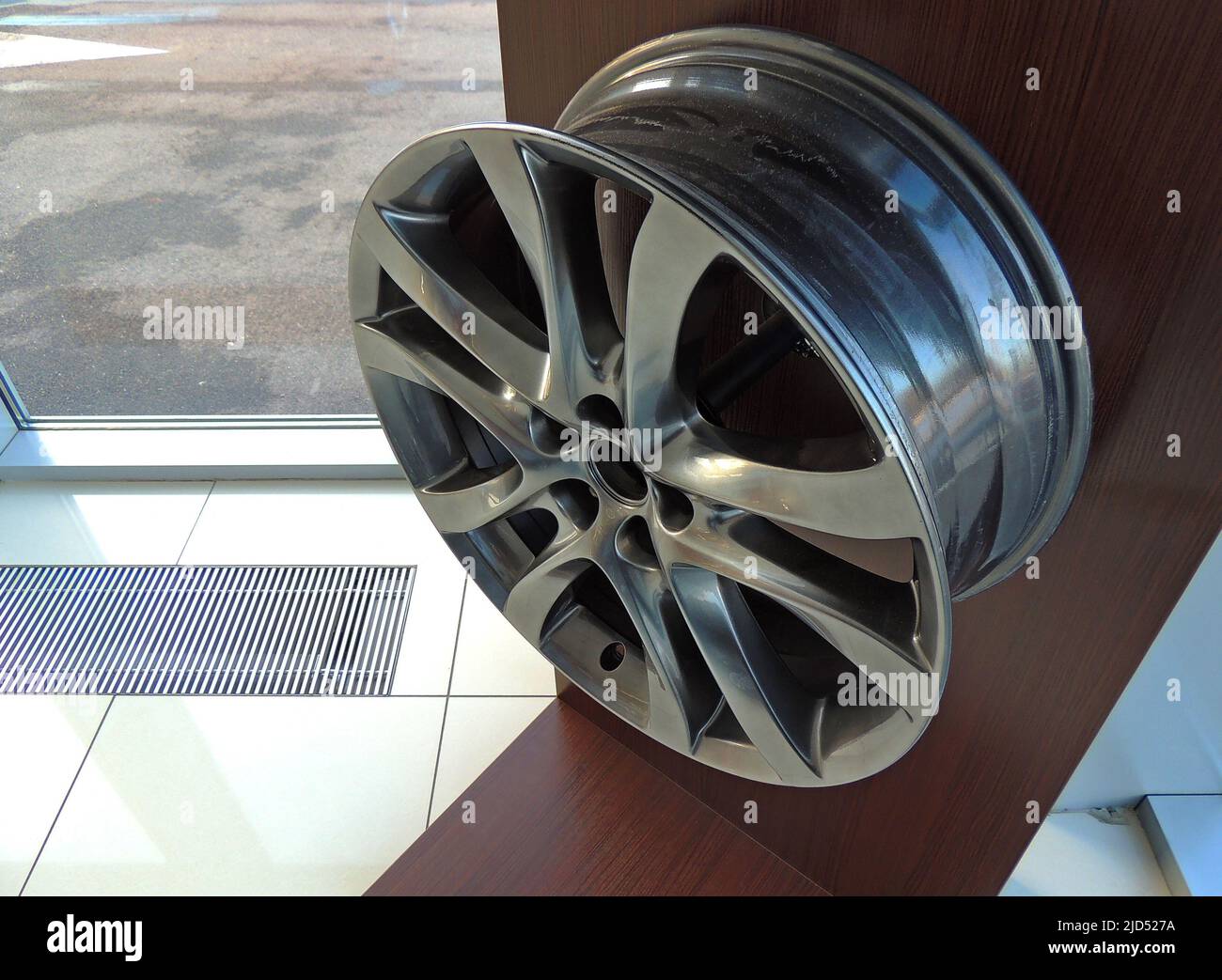 Painted Alloy Wheel Disk On A Shelf In Dealership Stock Photo - Alamy