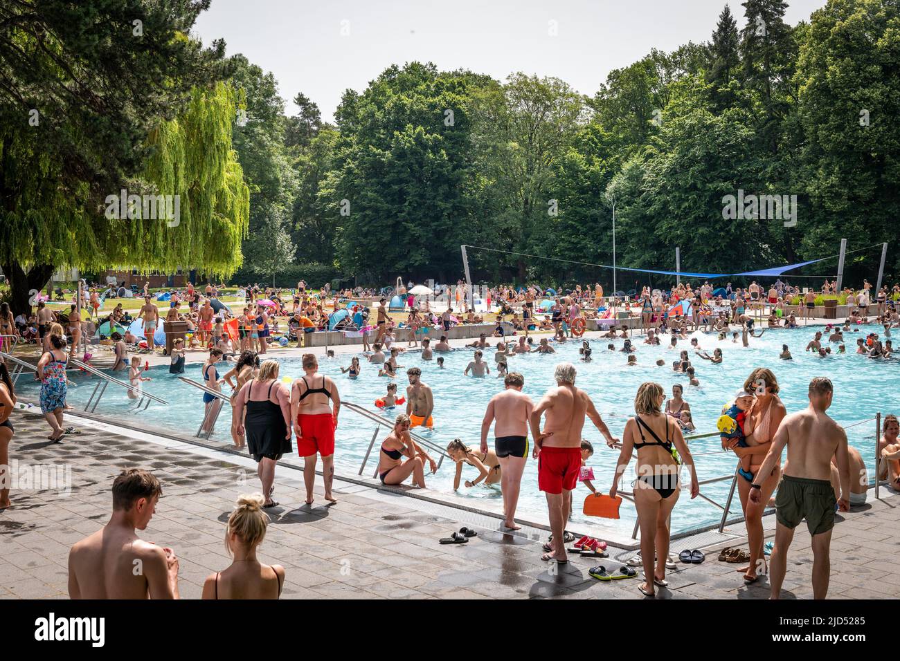 Cologne, Germany. 18th June, 2022. Numerous bathers are in the stadium ...