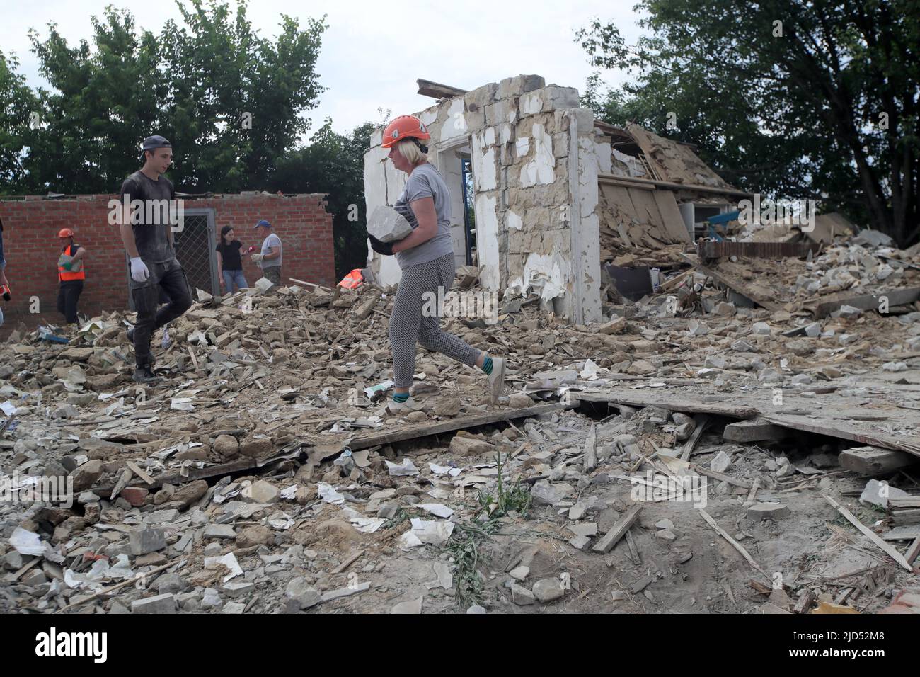 BOROMLIA, UKRAINE - JUNE 17, 2022 - Volunteers help rescuers clear away ...