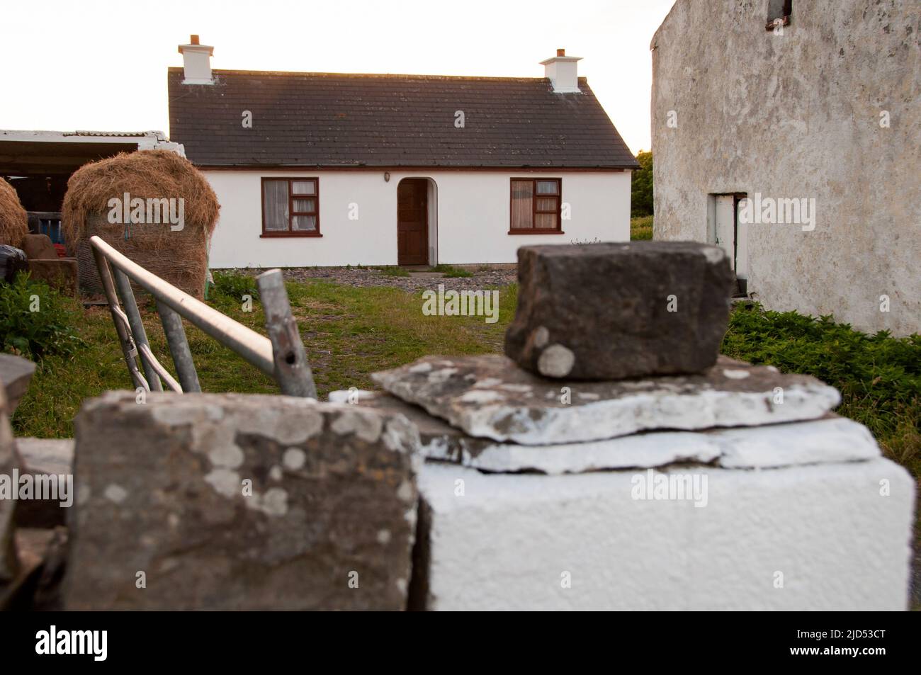 Irish cottage in Doolin Stock Photo - Alamy