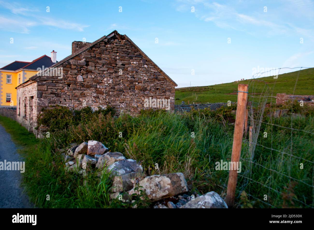 Stone cottage in Doolin, Ireland Stock Photo - Alamy