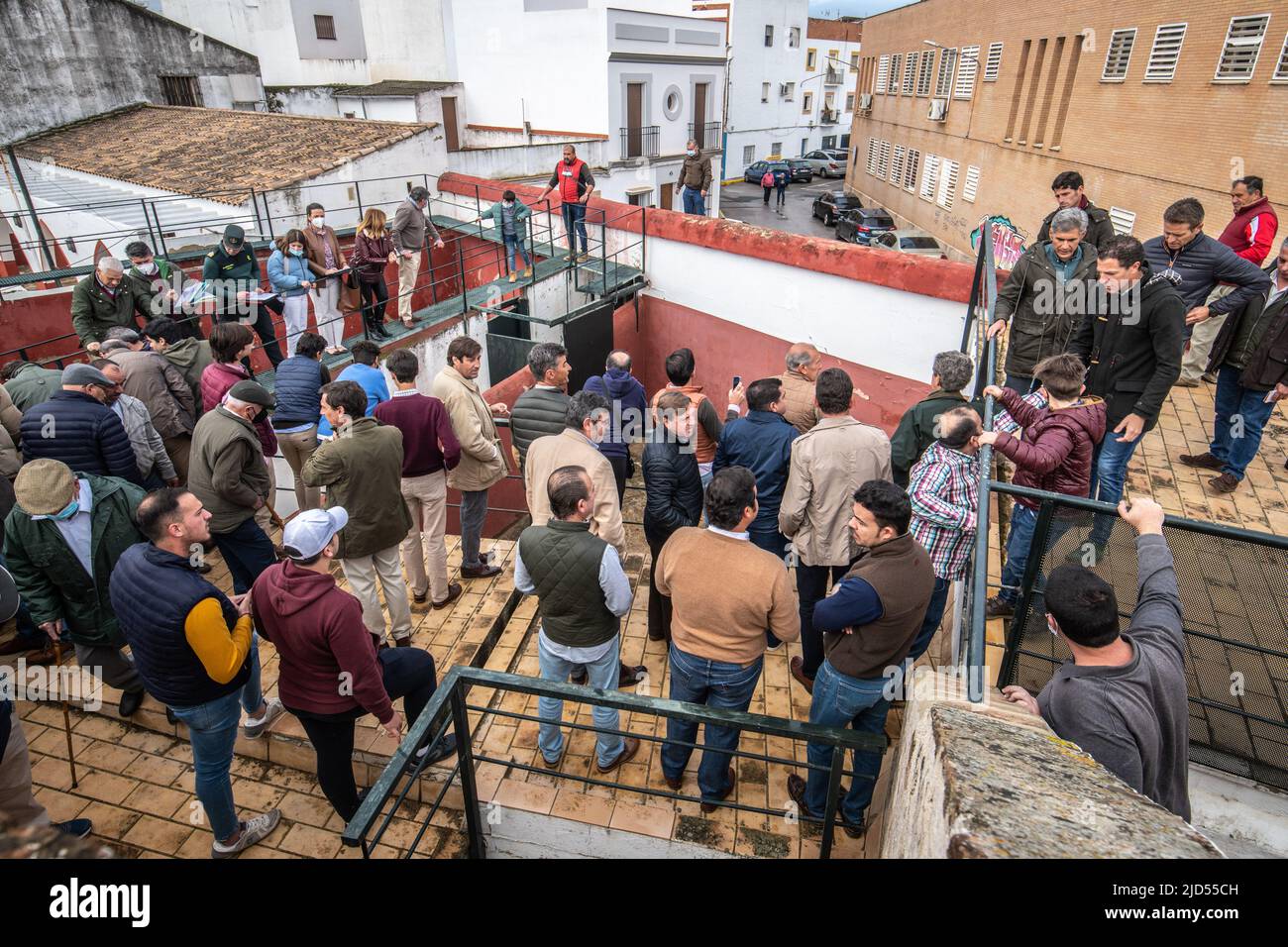 Bullfight crowd hi-res stock photography and images - Alamy