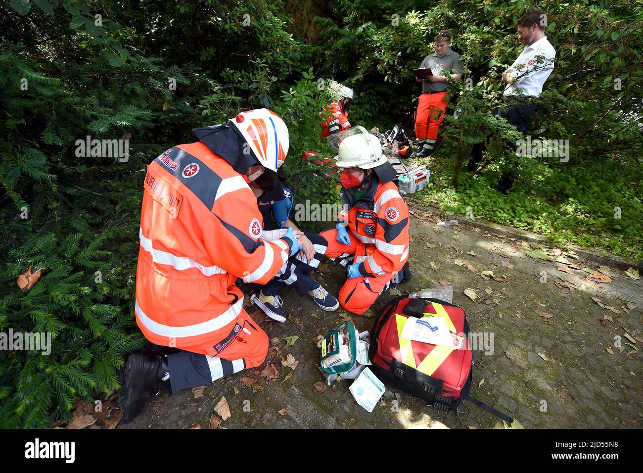 Essen, Germany. 18th June, 2022. First aiders treat injured people to ...