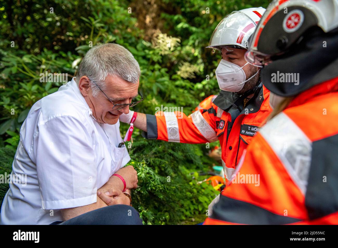 Essen, Germany. 18th June, 2022. First aiders attend to an injured ...