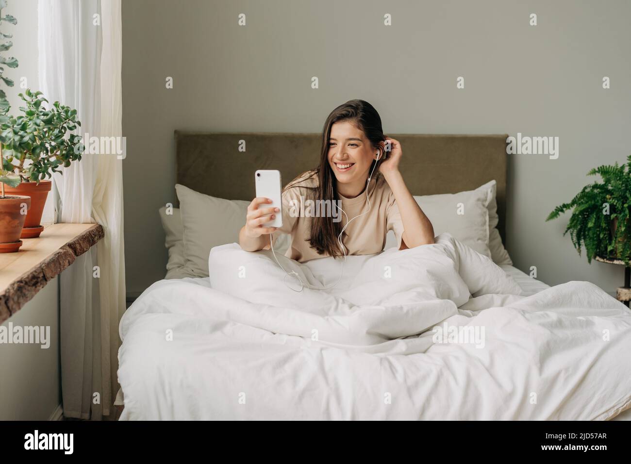 Zoom meeting bed hi-res stock photography and images - Alamy