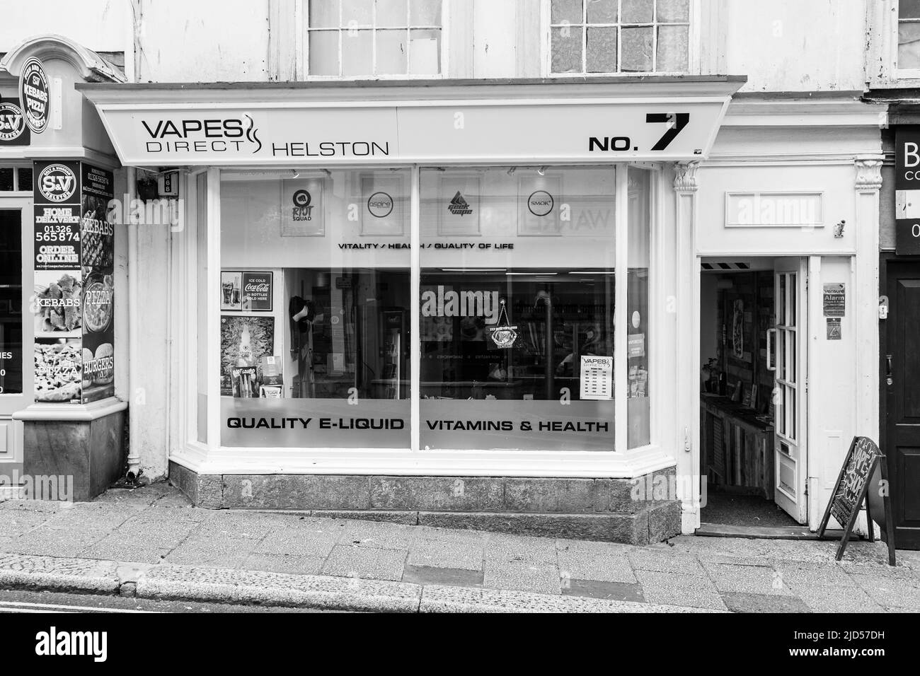 Retail outlets (Vapes Direct Helston) in Meneage Street, Helston ...