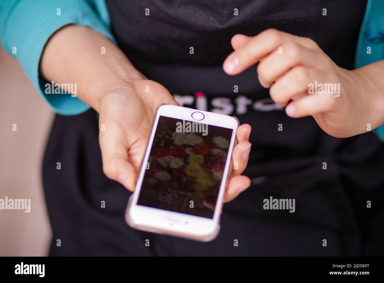 Mobile electronic advertisement hi-res stock photography and images - Alamy