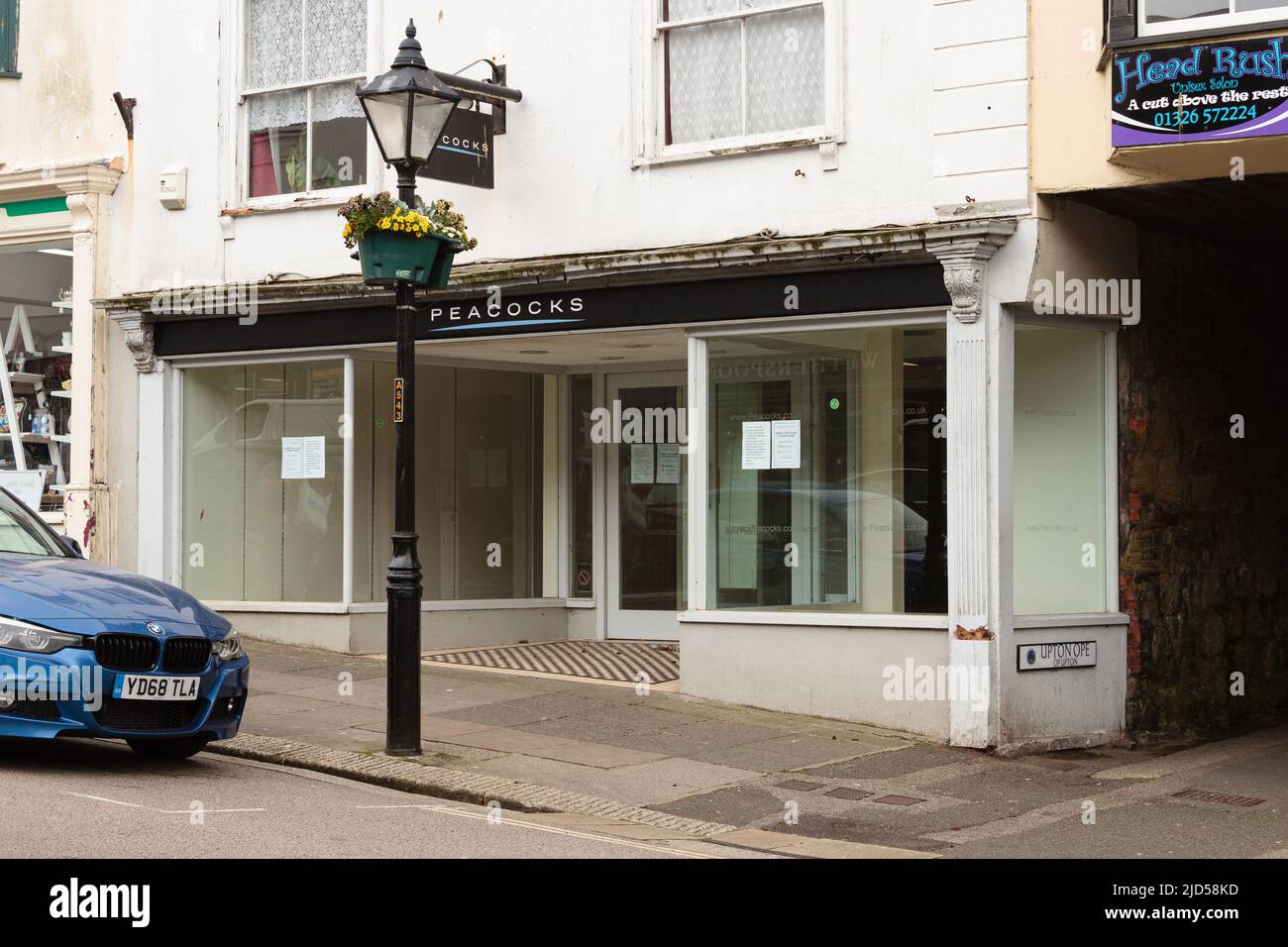 Retail outlets (Peacocks - closed) in Coinagehall Street, Helston ...
