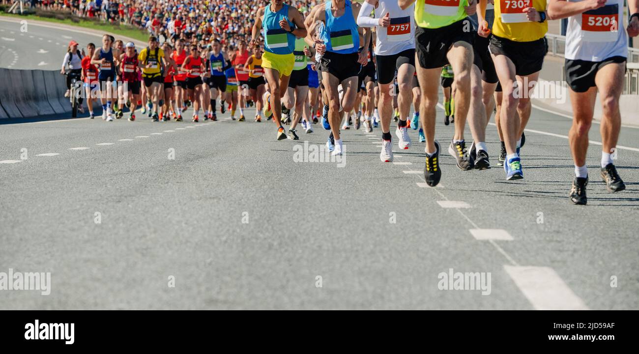 large group runners leading marathon race Stock Photo - Alamy