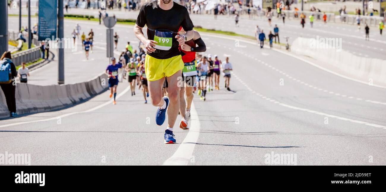 leader runner ahead group athletes running marathon Stock Photo - Alamy