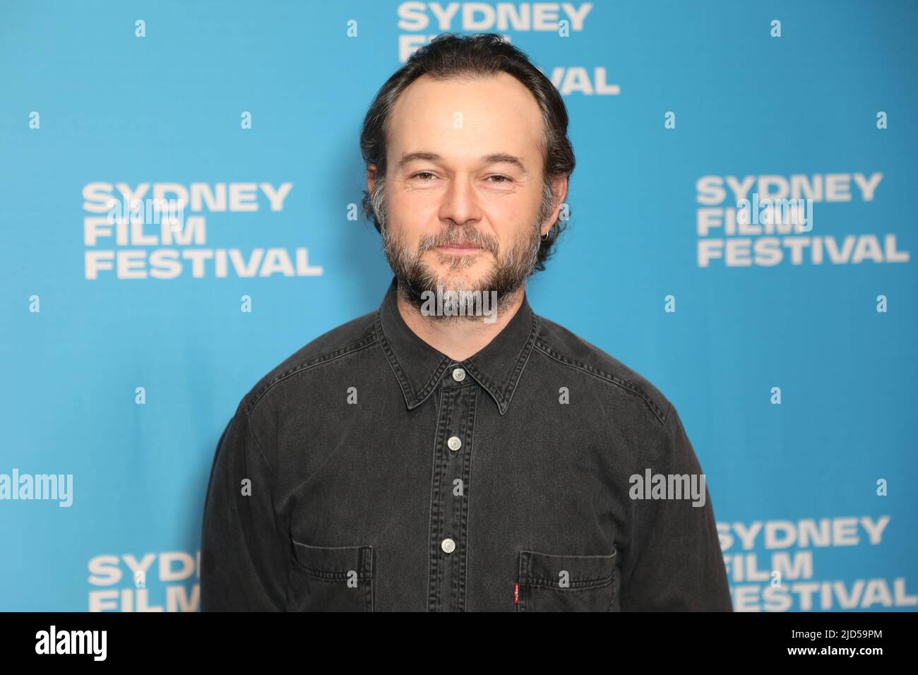 Sydney, Australia. 18th June 2022. Daniel Henshall arrives on the red ...
