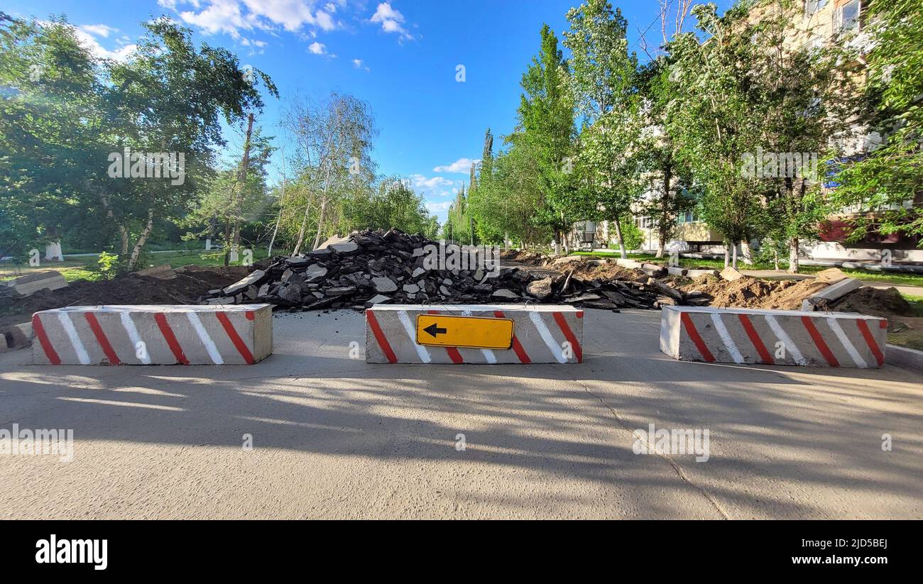 Detour ahead road block traffic hi-res stock photography and images - Alamy