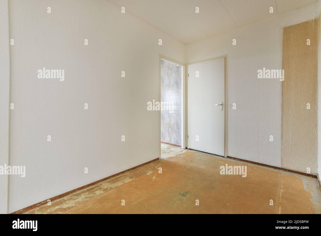 A cozy and spacious empty room in a luxury house Stock Photo - Alamy