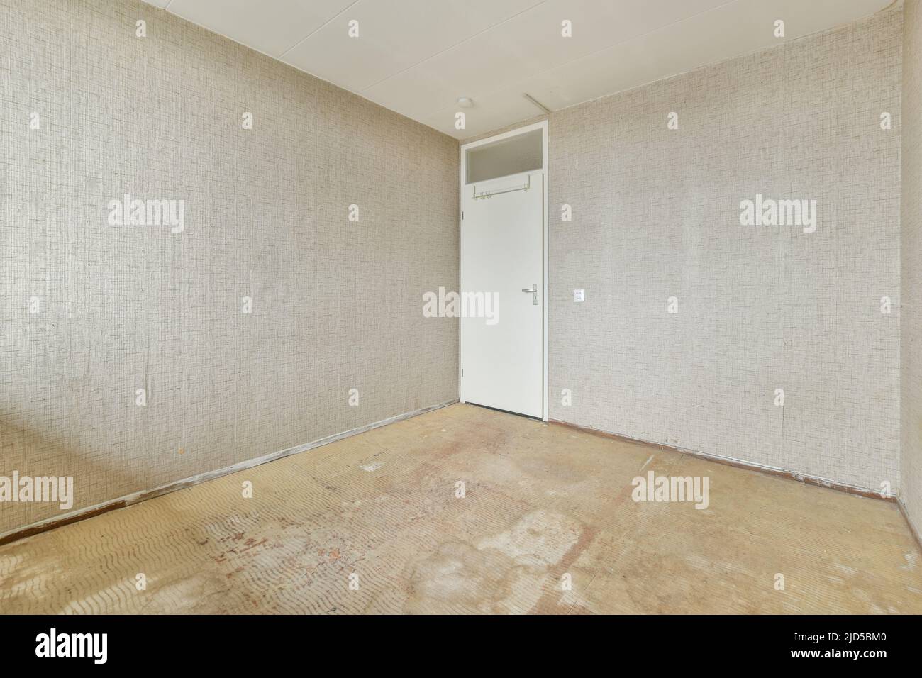 A cozy and spacious empty room in a luxury house Stock Photo - Alamy