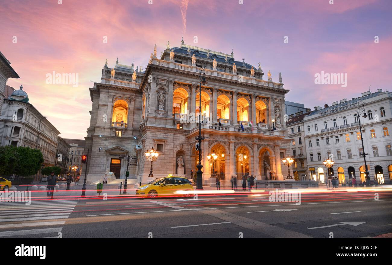 Royal opera house exterior hi-res stock photography and images - Alamy