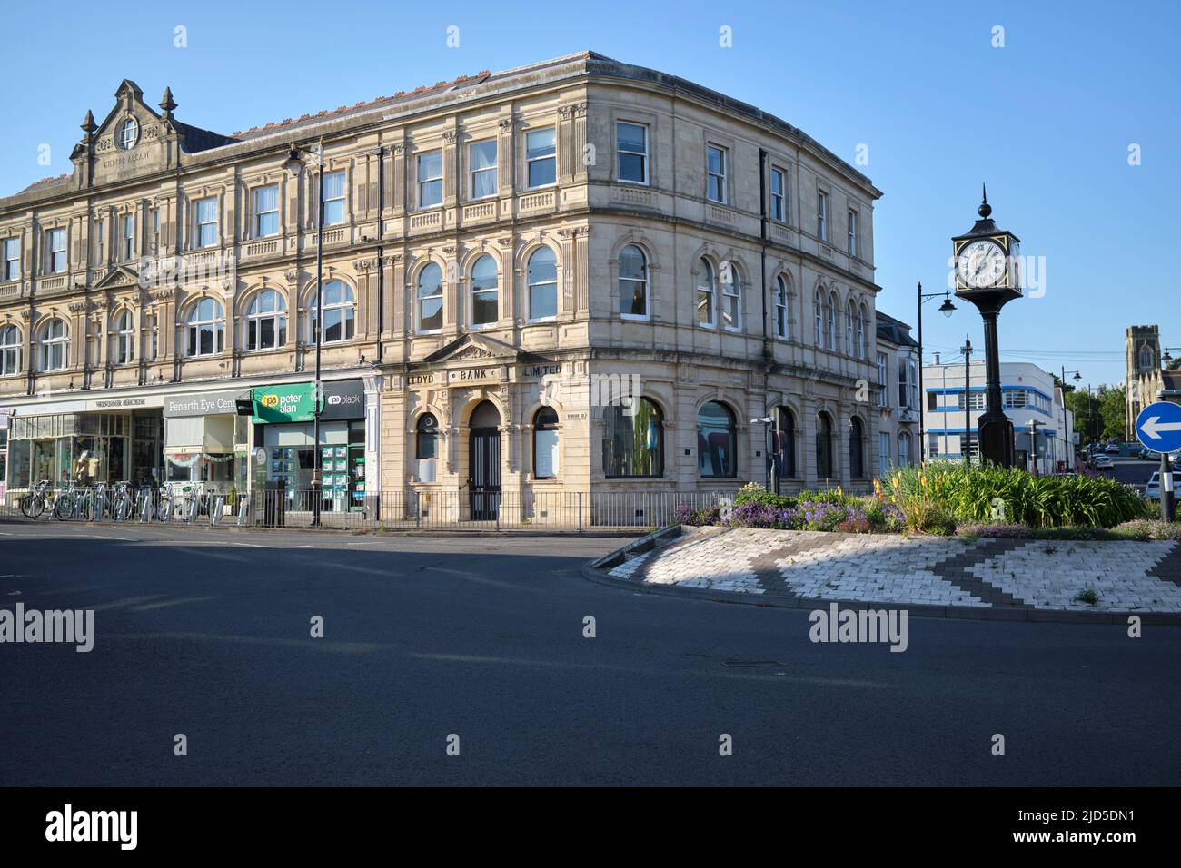 Vale road roundabout hi-res stock photography and images - Alamy