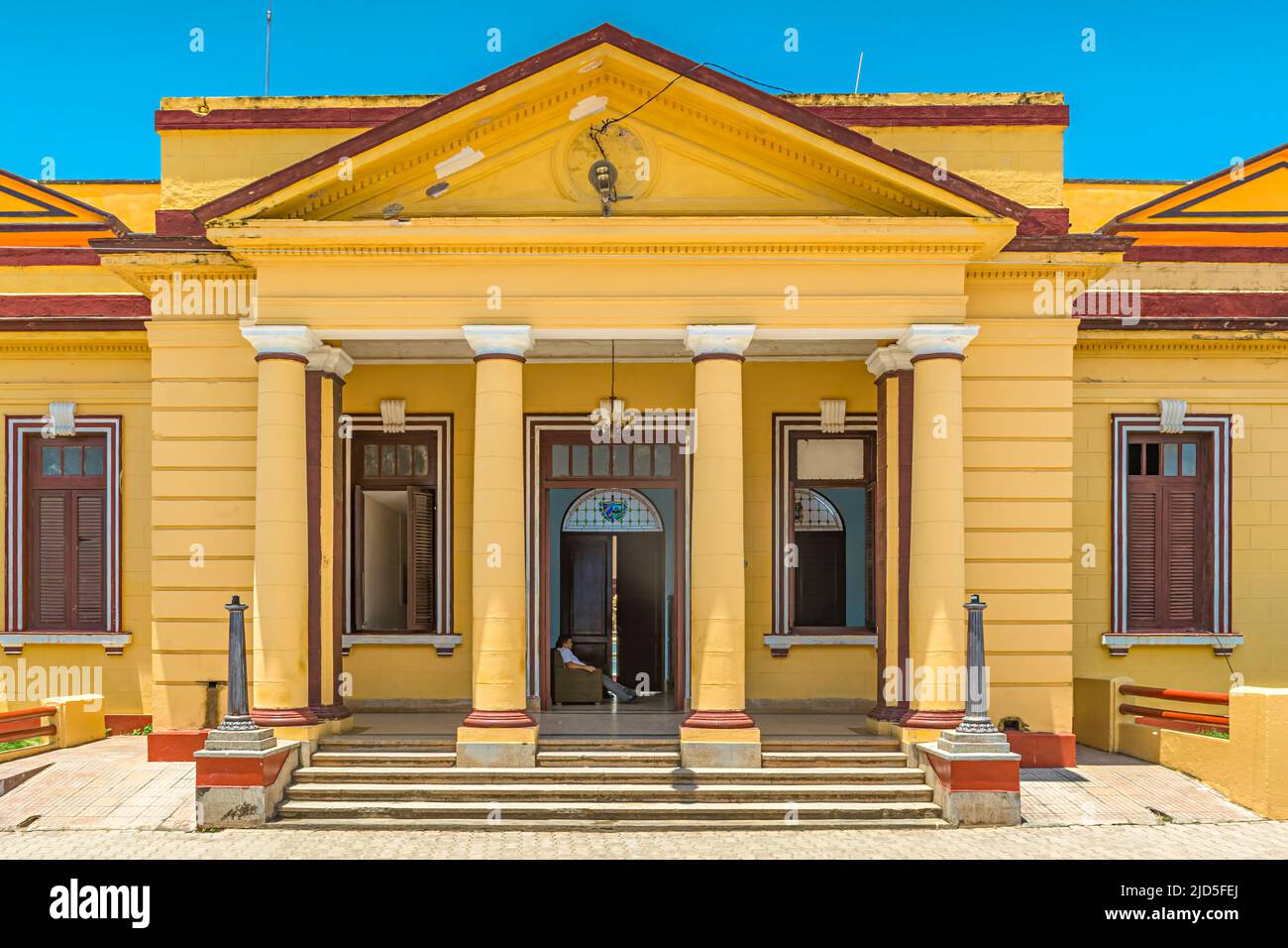 Yellow architecture hi-res stock photography and images - Alamy