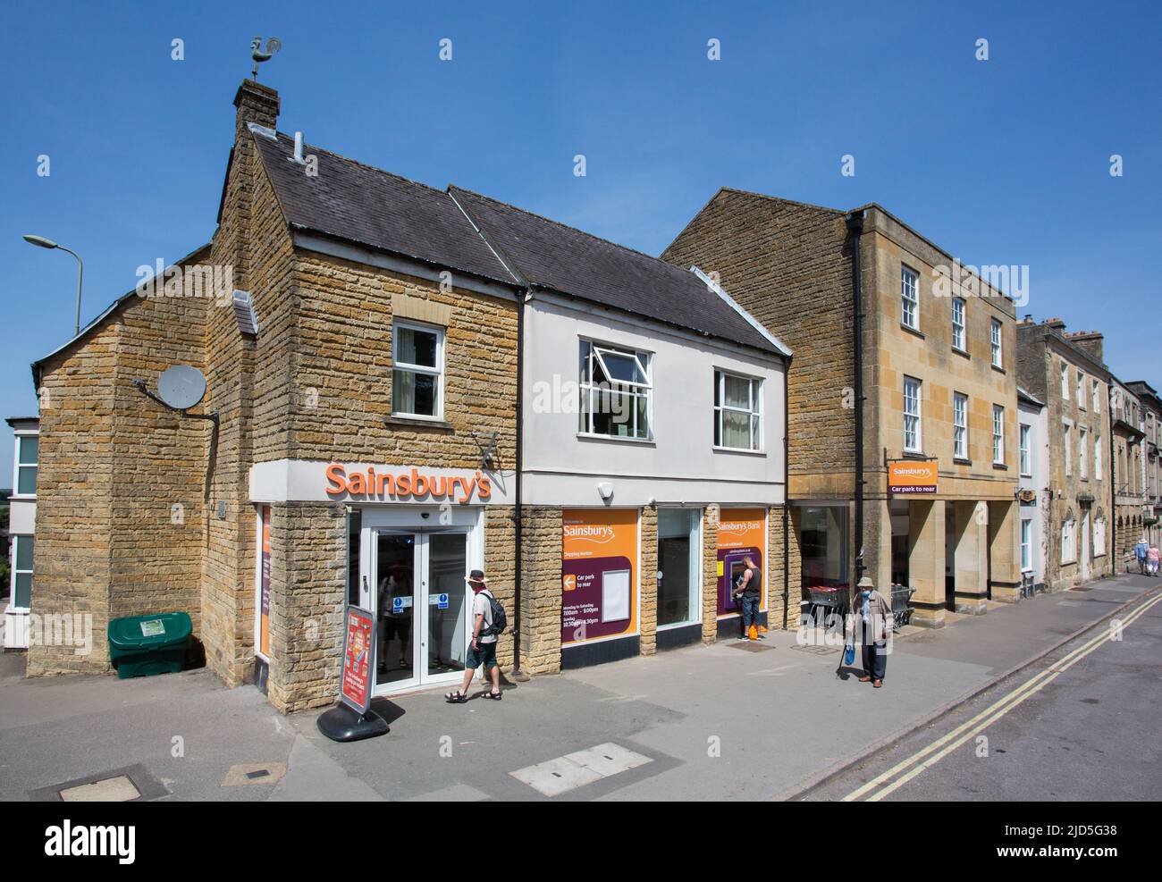 Chipping norton pubs hi-res stock photography and images - Alamy