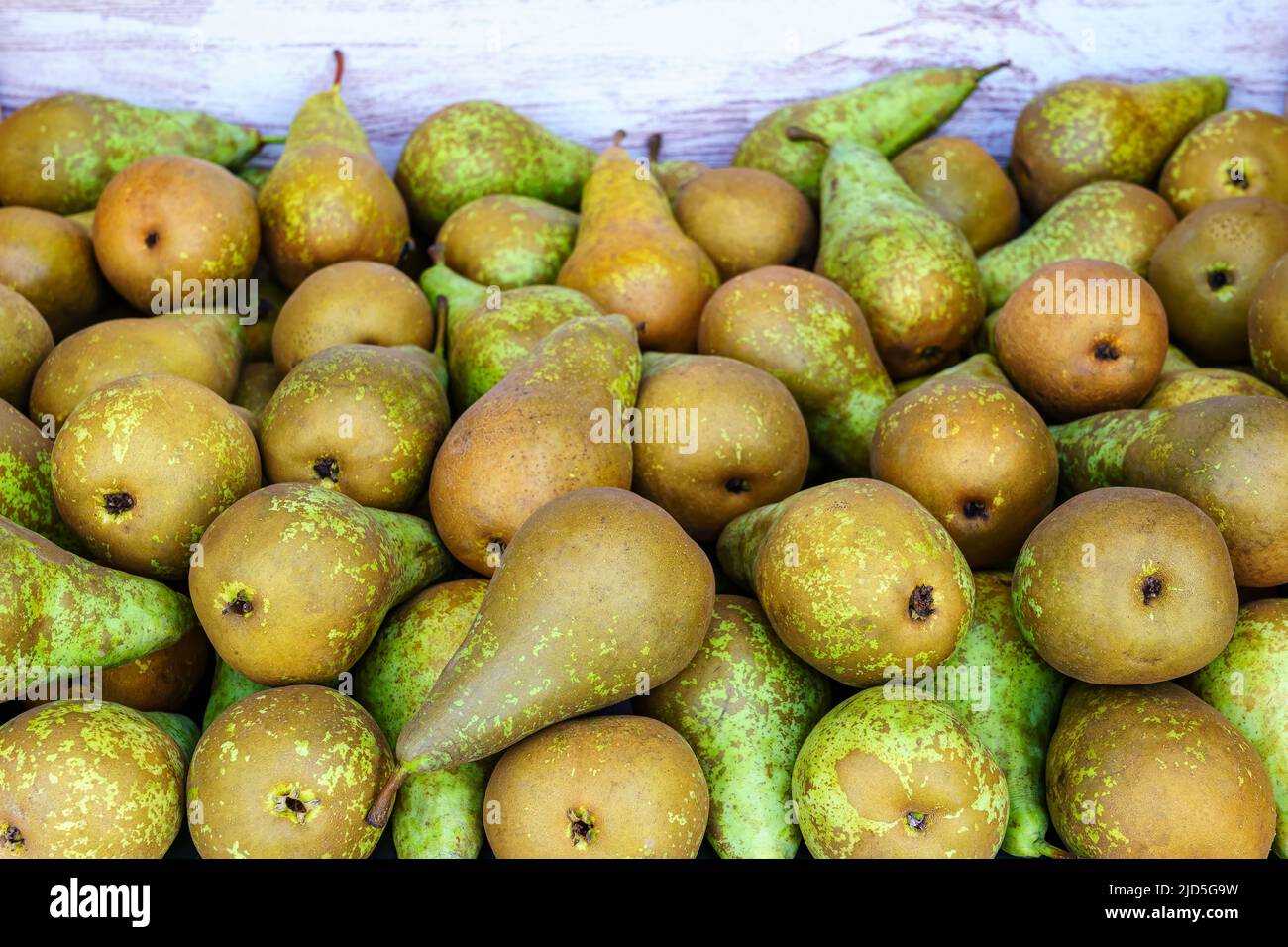 Pears in container hi-res stock photography and images - Alamy