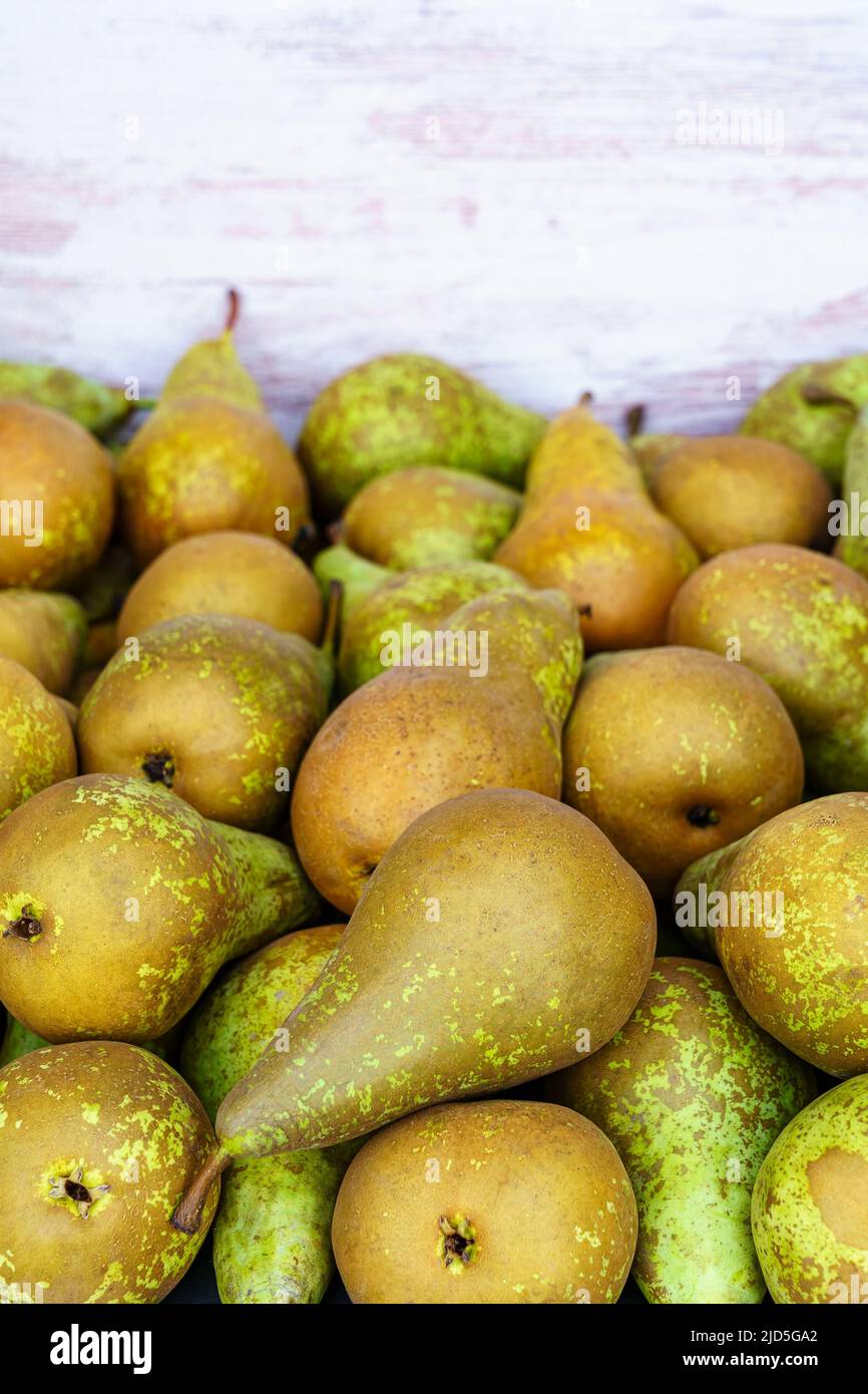 Pears in container hi-res stock photography and images - Alamy