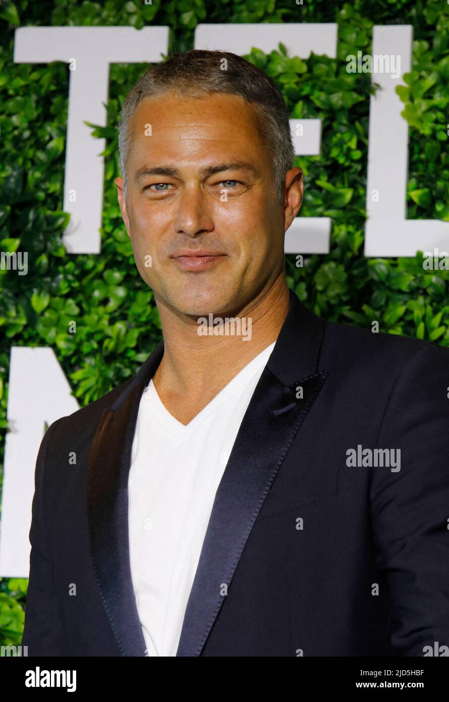 Chicago med tv hi-res stock photography and images - Alamy