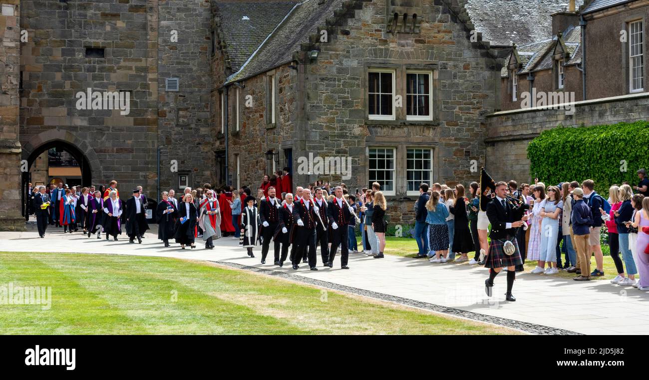 ST ANDREWS UNIVERSITY SCOTLAND ON GRADUATION DAY ST SALVATORS QUAD THE ...