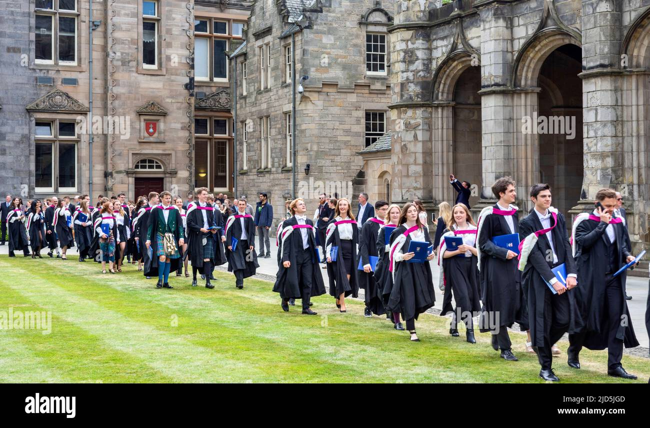 ST ANDREWS UNIVERSITY SCOTLAND ST SALVATORS QUAD THE PROCESSION ON ...