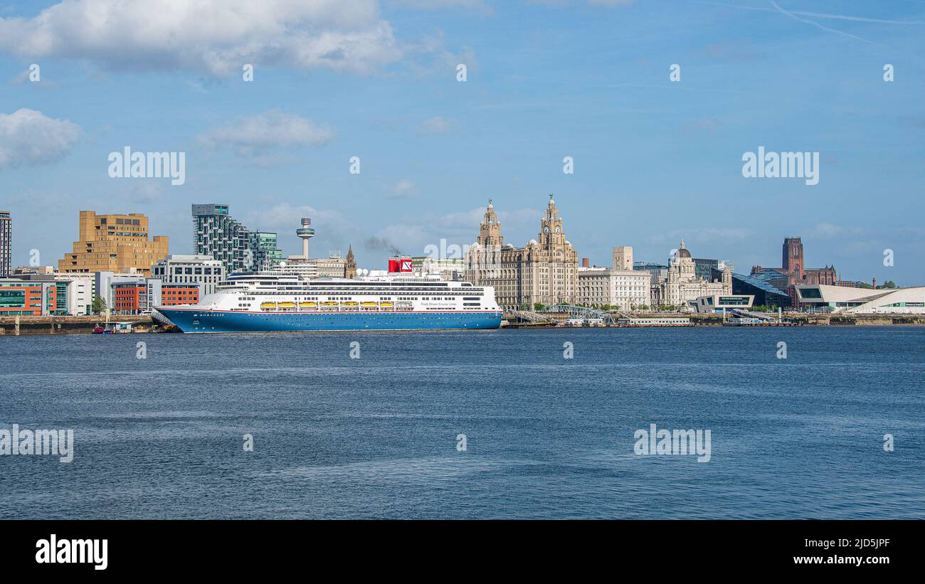 Liverpool waterfront and city skyline Stock Photo - Alamy