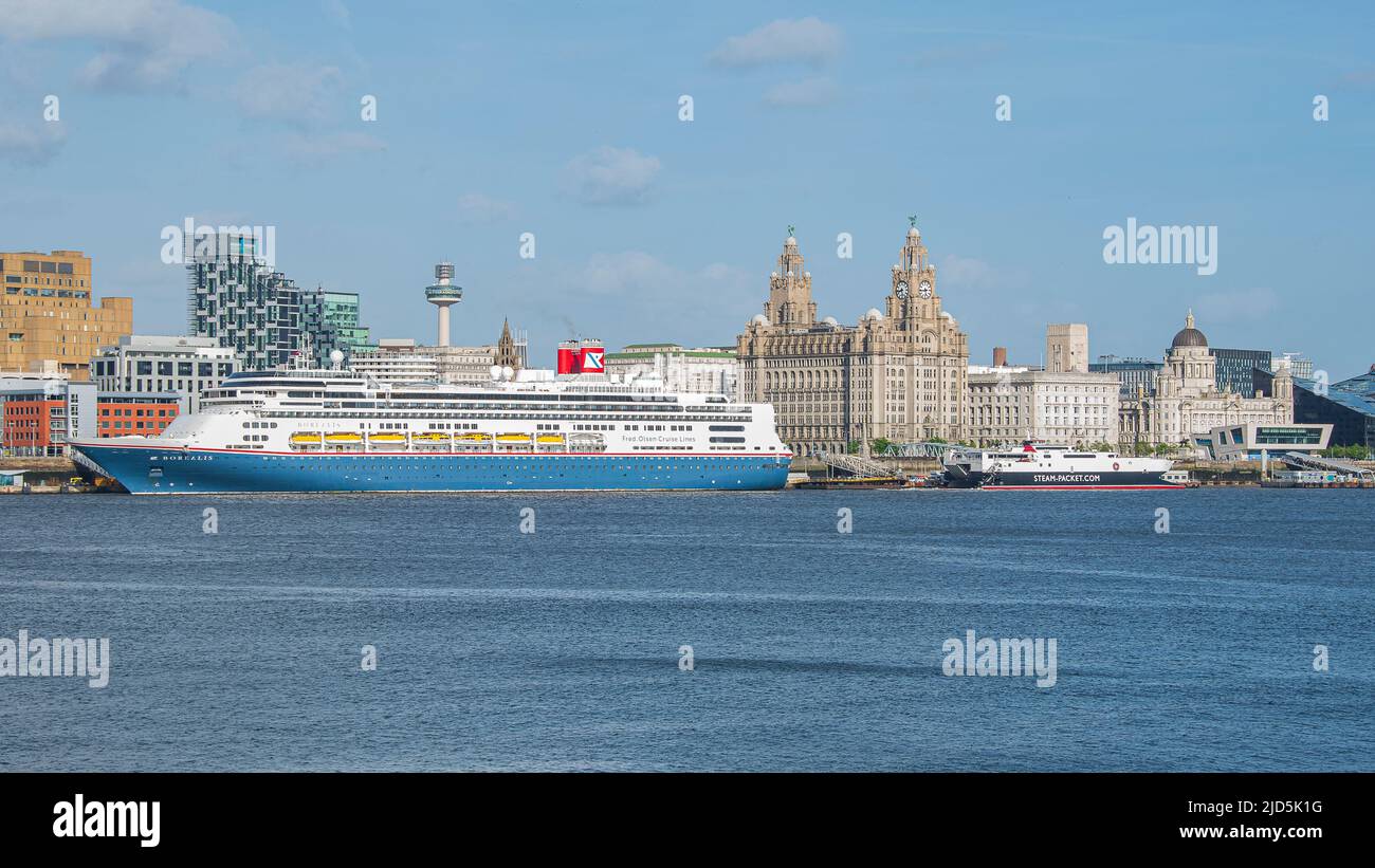 Liverpool waterfront and city skyline Stock Photo - Alamy