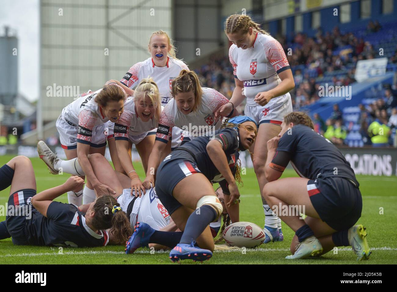 Warrington, England - 18th June 2022 - Amy Hardcastle of England scores ...