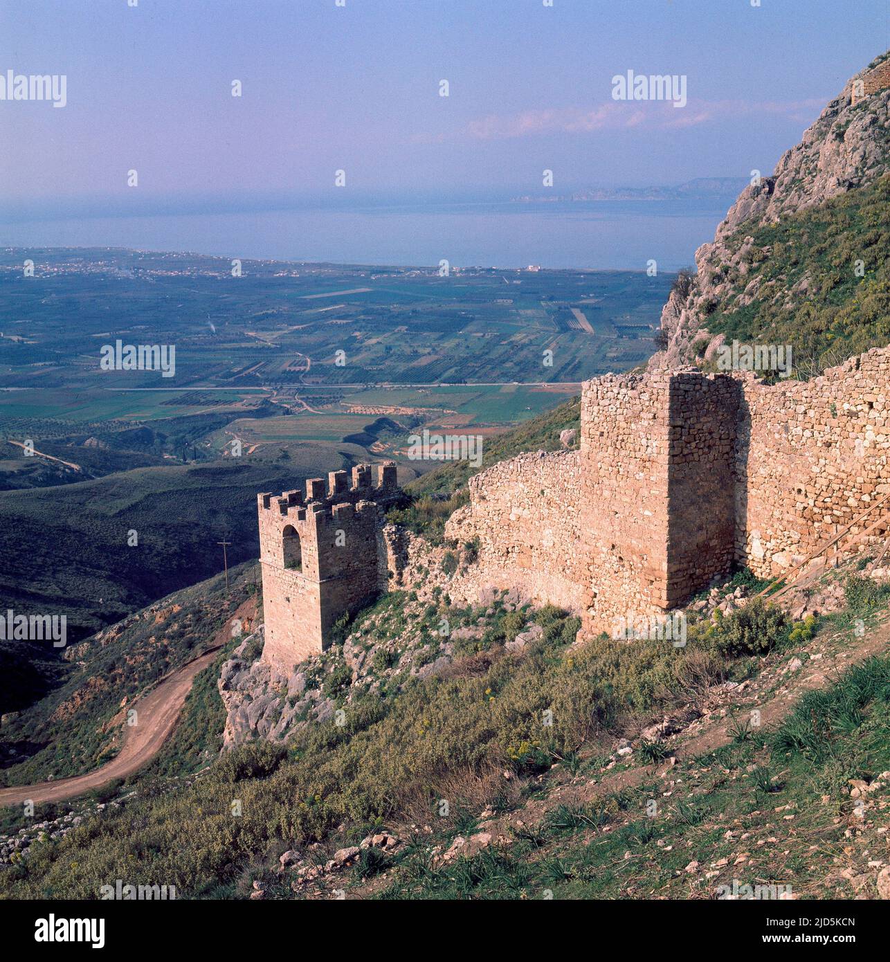 ACROCORINTO - RUINAS DE LA MURALLA DE CORINTO - FOTO AÑOS 60. Location ...