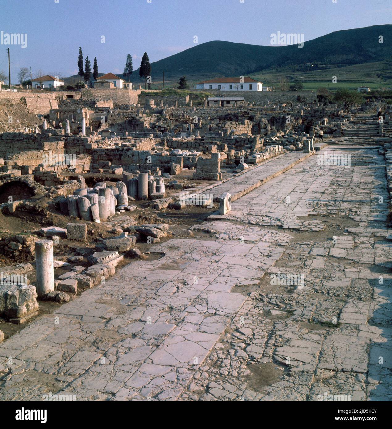 VIA LEKEION - RUINAS ROMANAS DE LA CIUDAD DE CORINTO - FOTO AÑOS 60 ...
