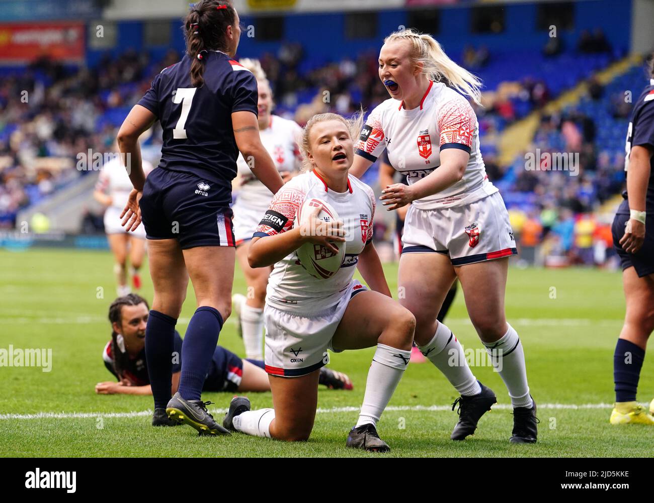EnglandÕs Georgia Roche celebrates scoring her sides fourth try during ...