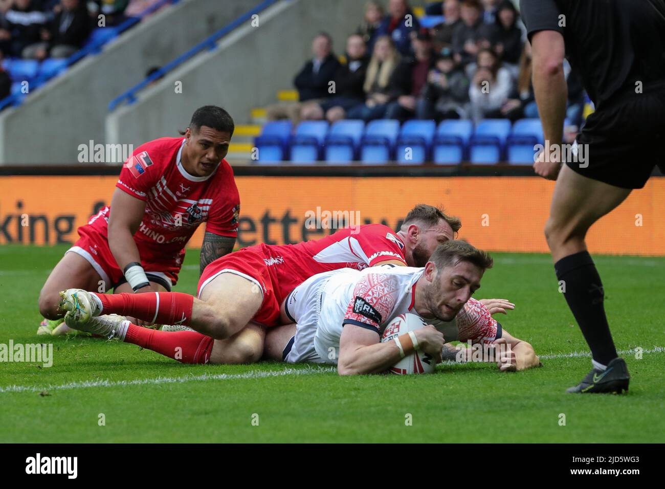 Jake Wardle #4 of the England national rugby league team goes over for ...
