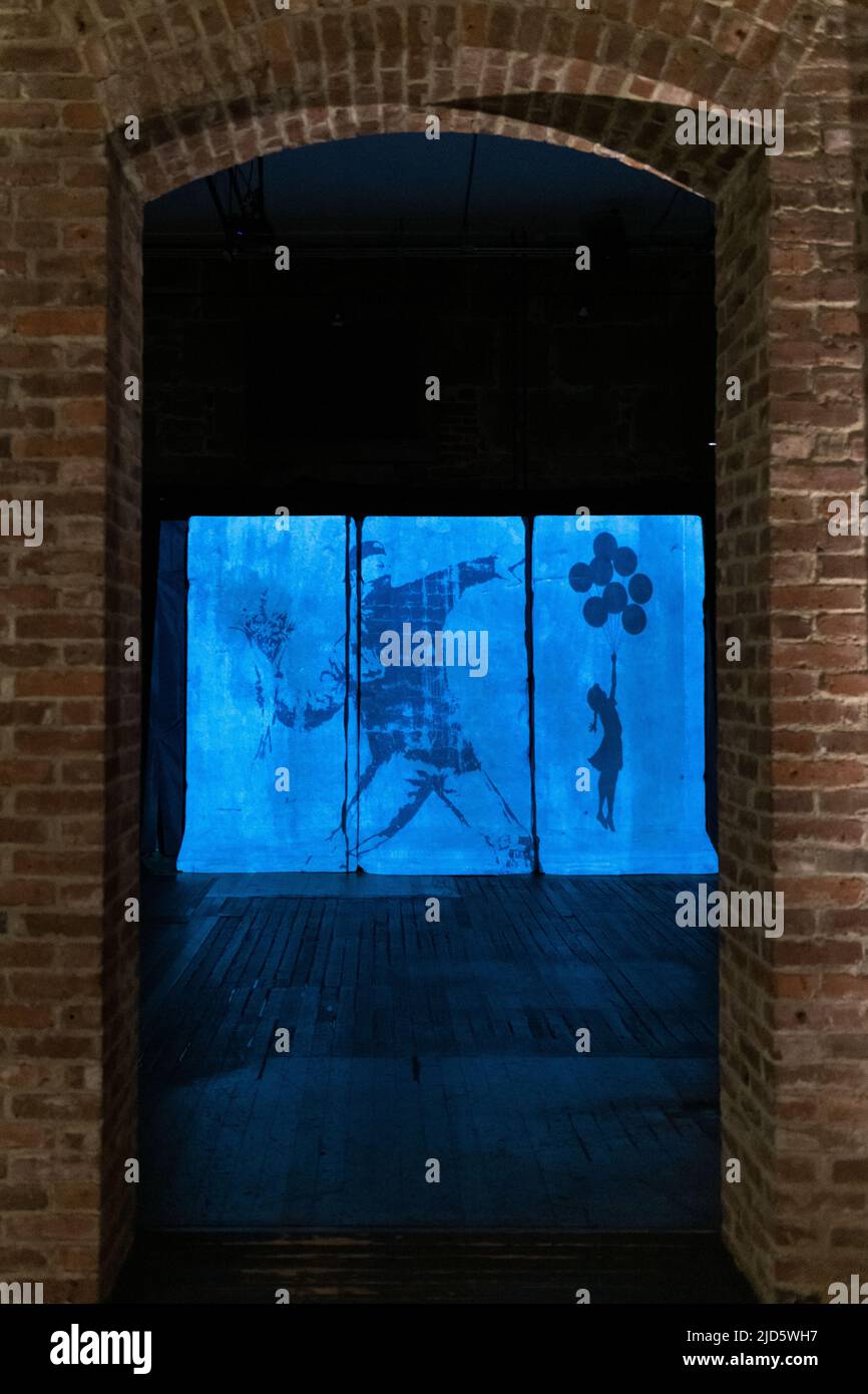 Axis gallery hi-res stock photography and images - Alamy