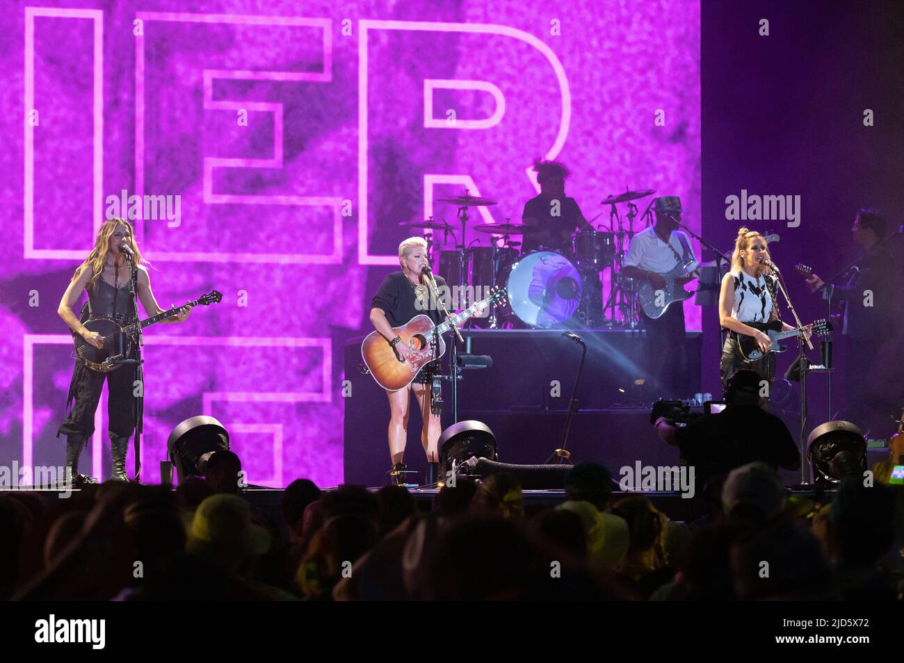 Emily Strayer, Natalie Maines and Martie Maguire from The Chicks ...