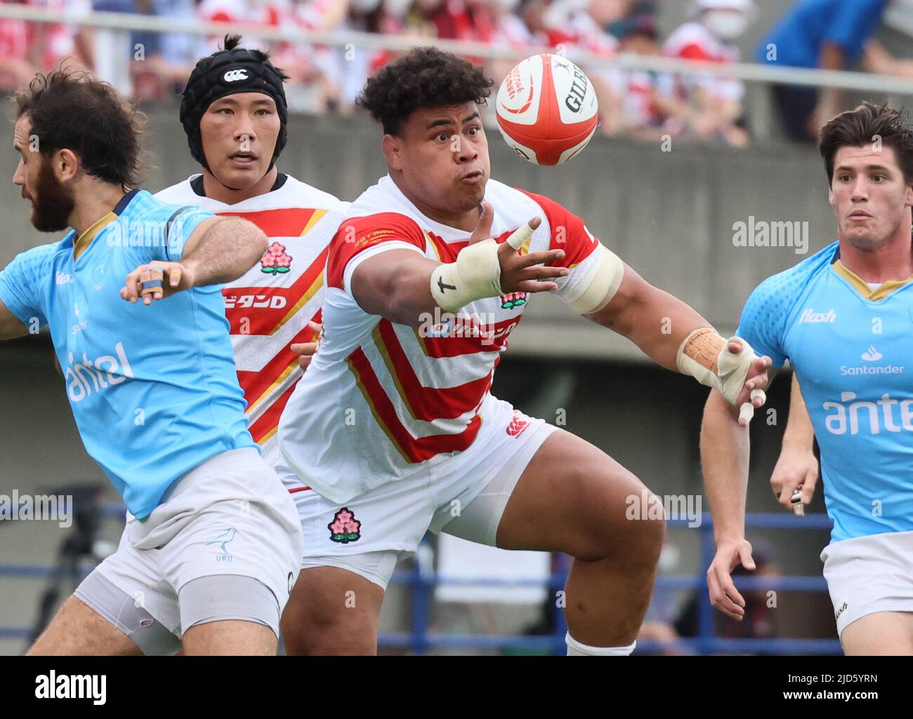 Tokyo, Japan. 18th June, 2022. Japan's No.8 Tevita Tatafu extends his ...