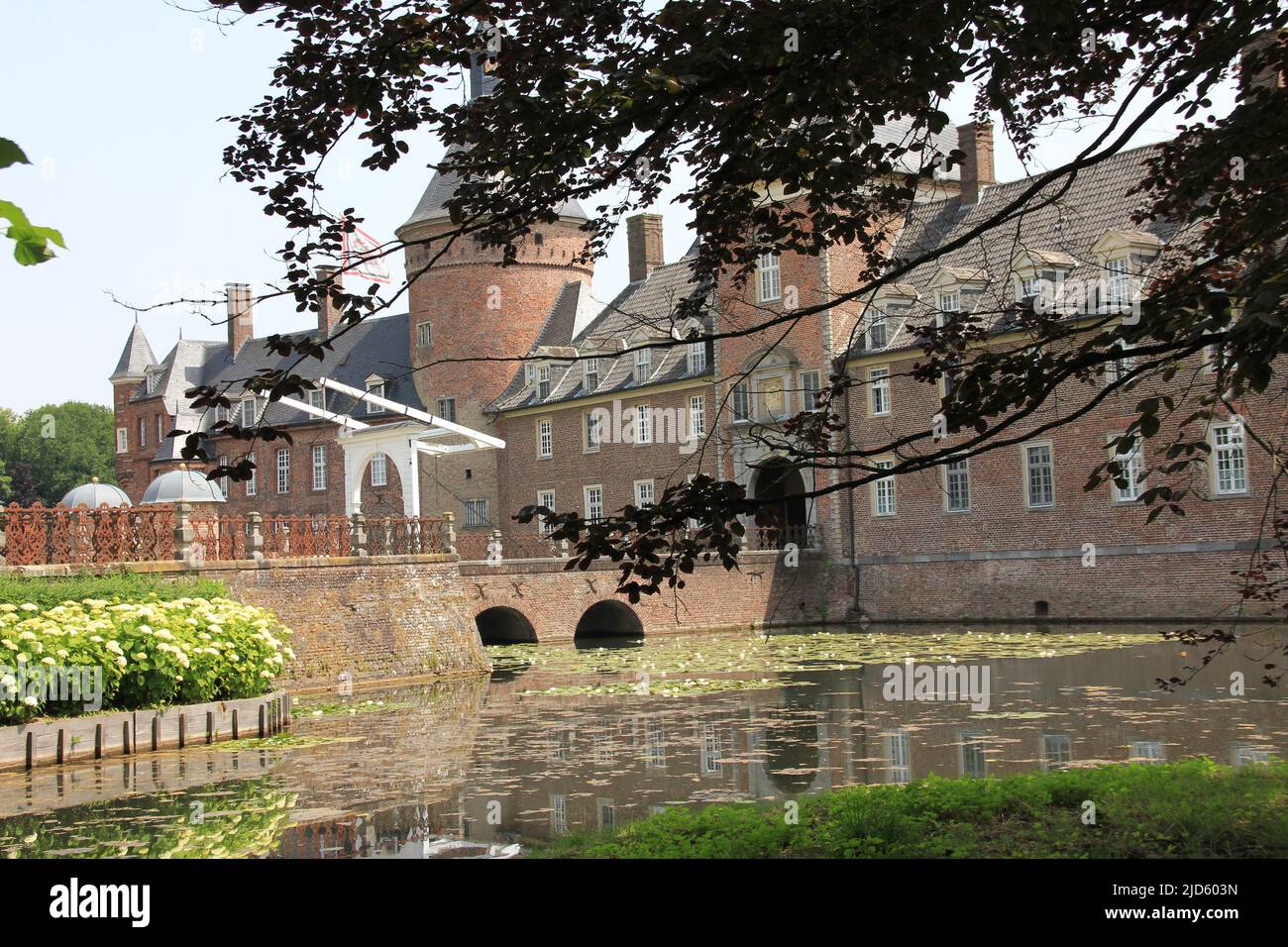 Batenburg castle batenburg castle hi-res stock photography and images ...