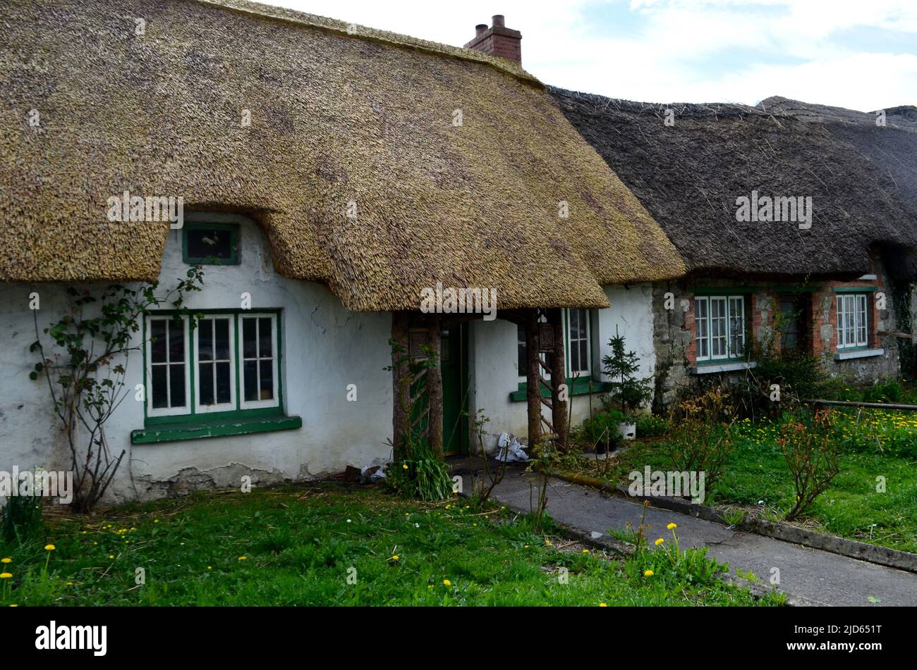 Old fashioned thatched roofs on houses in Ireland Stock Photo - Alamy