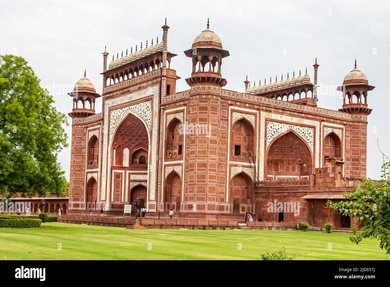 Entrance gate of Taj Mahal from South Stock Photo - Alamy