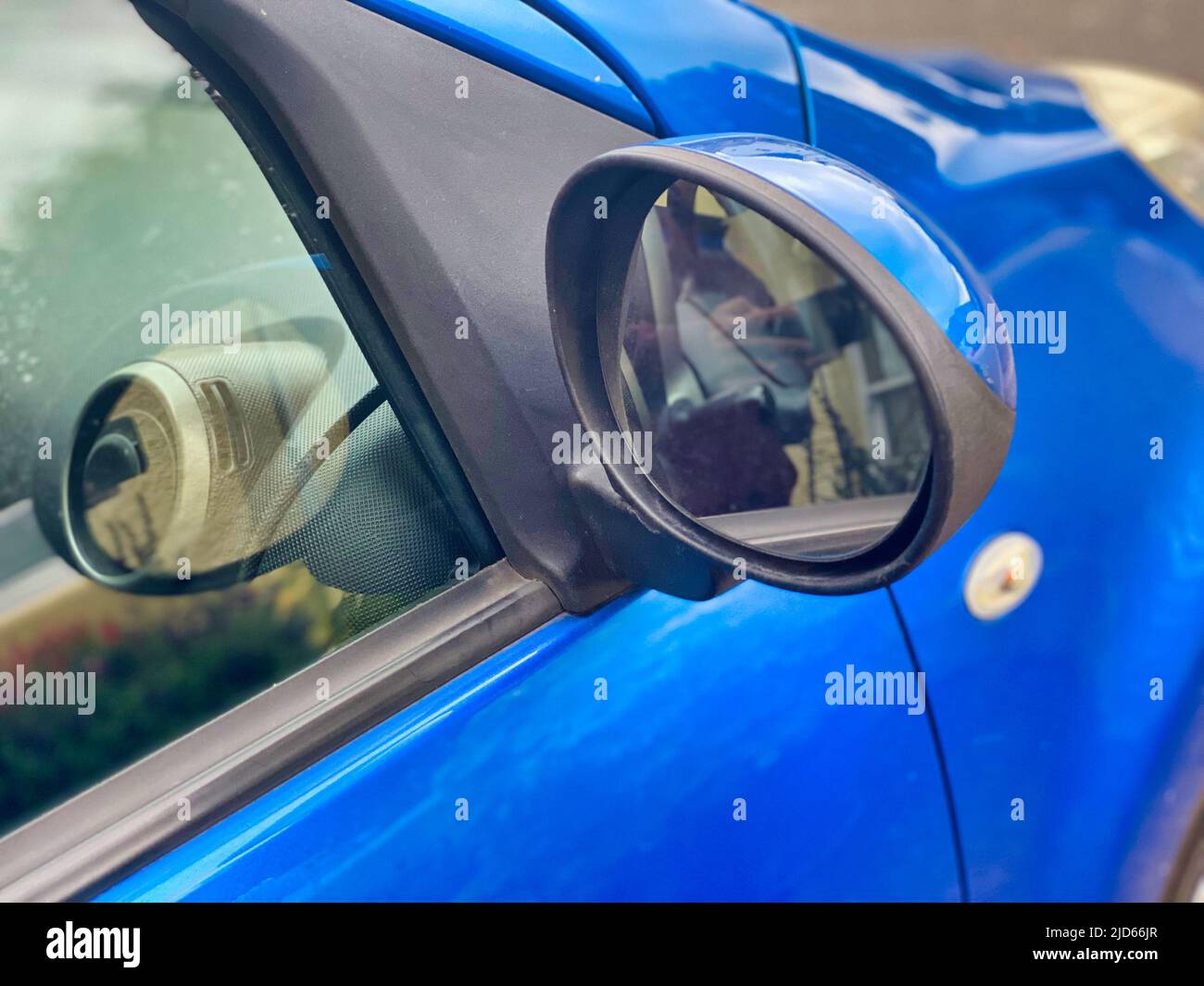 Wing mirror hi-res stock photography and images - Alamy