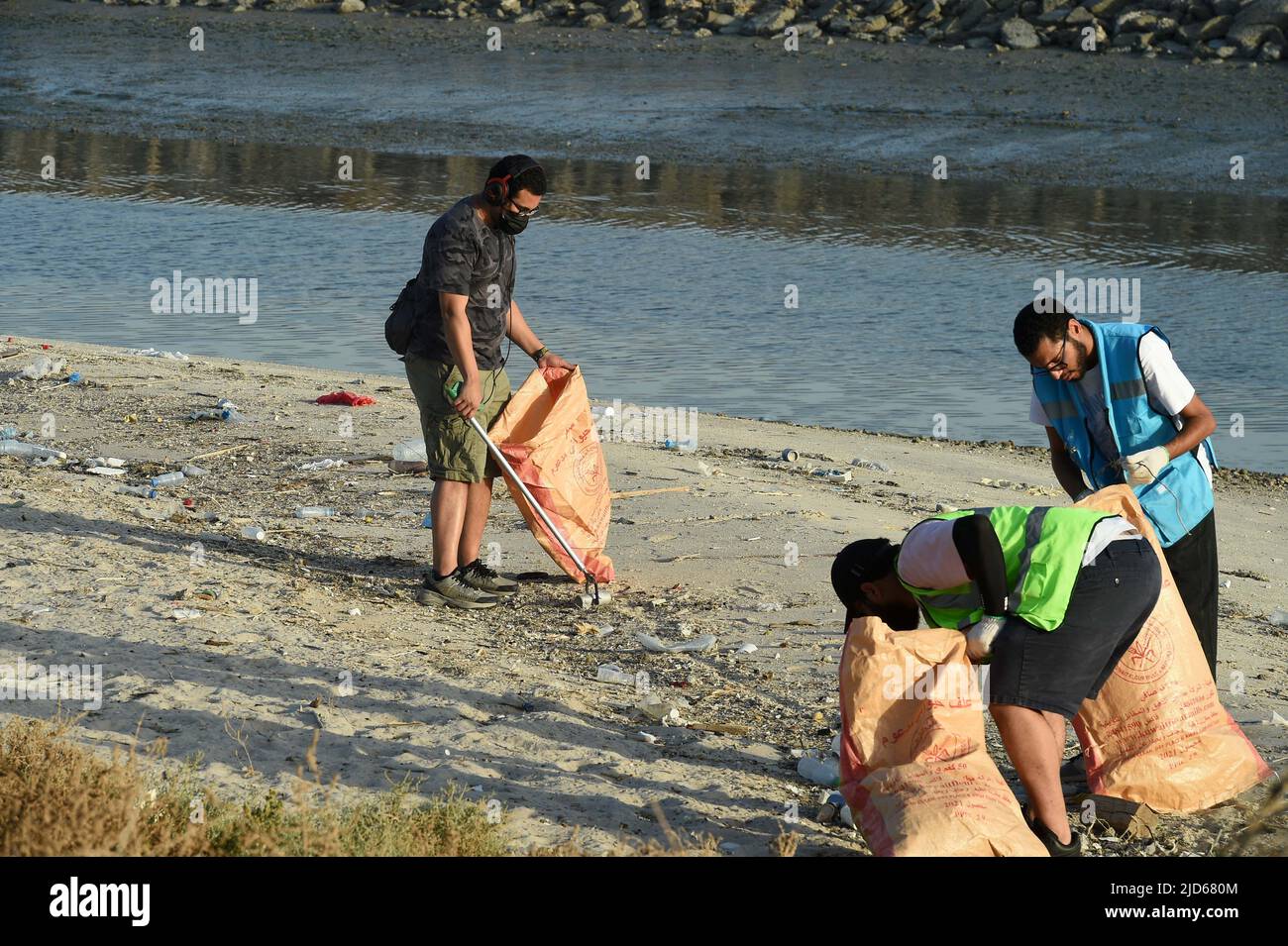 Beach cleaning campaign hi-res stock photography and images - Alamy