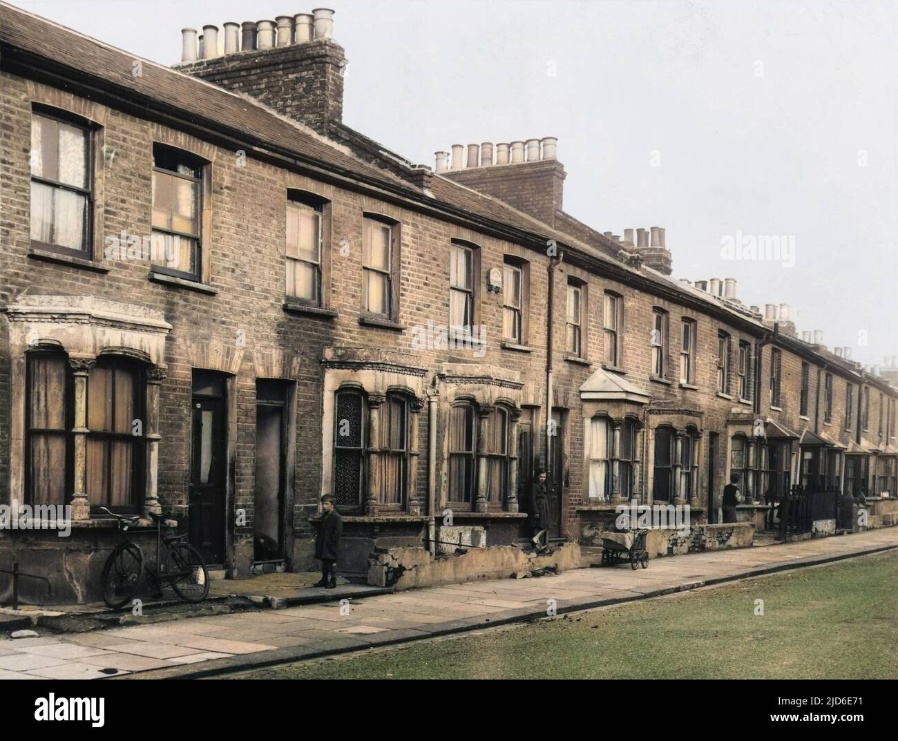 Terraced houses london 1930s hi-res stock photography and images - Alamy