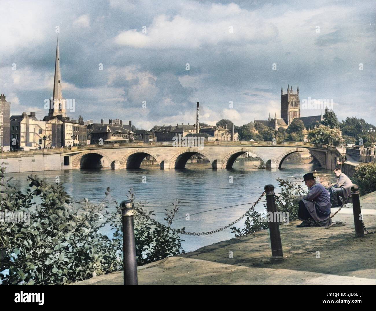 A striking picture of Worcester, Worcestershire, with its old cathedral ...