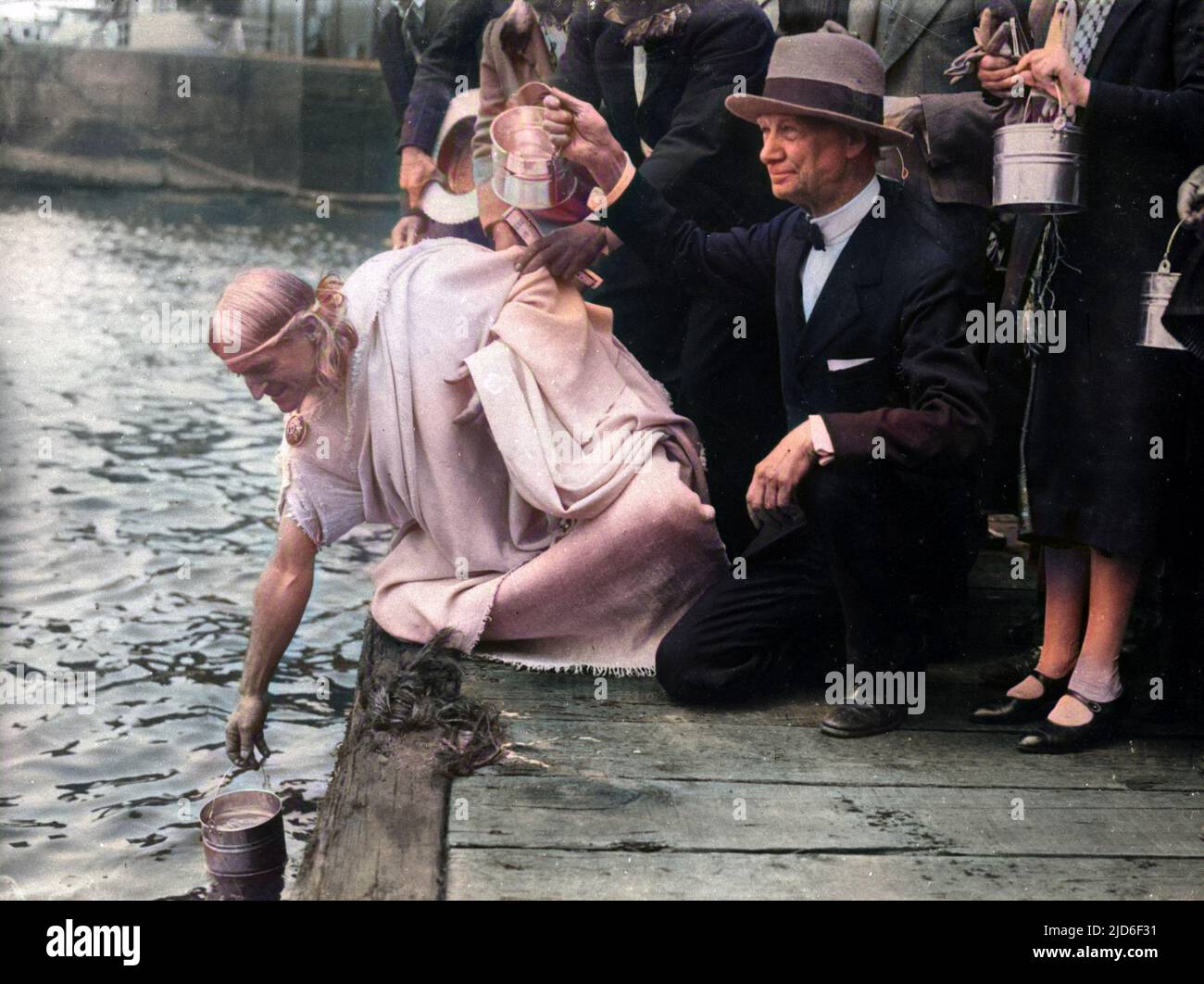 Raymond duncan hi-res stock photography and images - Alamy