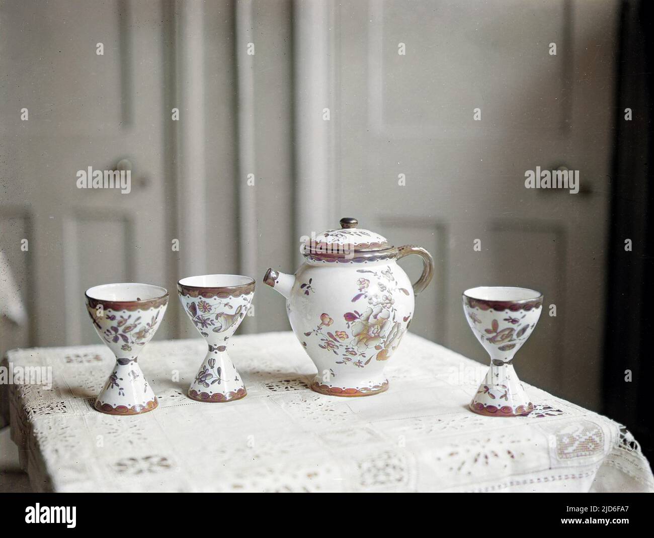 Hand painted floral hi-res stock photography and images - Alamy