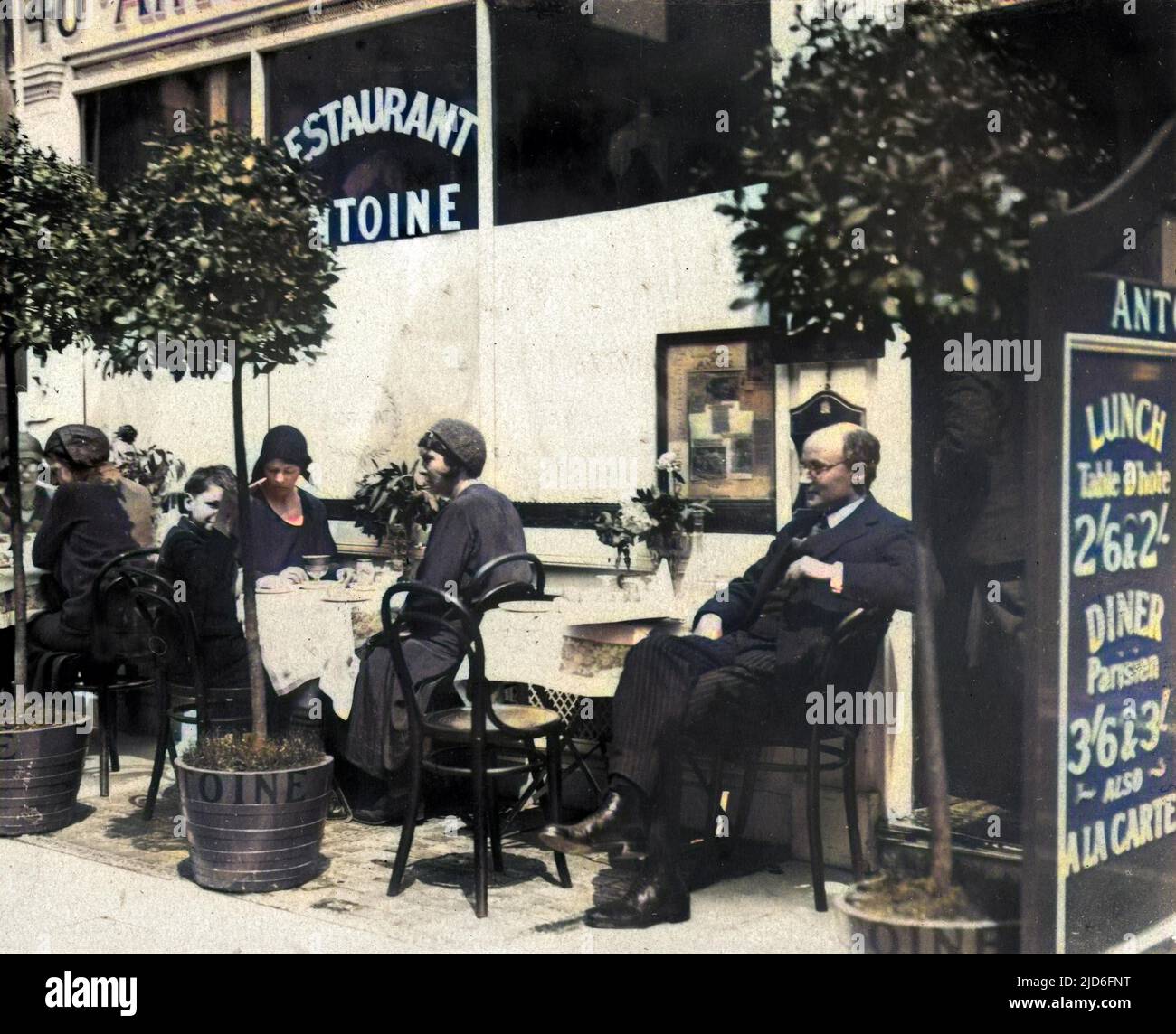 London restaurant 1930s hi-res stock photography and images - Alamy